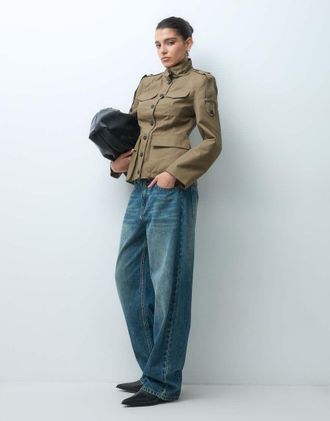 Gina Tricot Gina Tricot Cargo-Jacke mit Schulterdetail in Khaki-Gr&uuml;n
