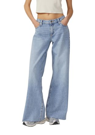 QS by s.Oliver Jeans Catie/Slim Fit/Mid Rise/Wide Leg x Vanessa Mai