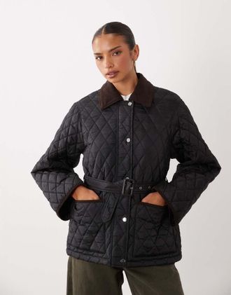 Gina Tricot Gina Tricot gesteppte Jacke mit G&uuml;rtel in Schwarz