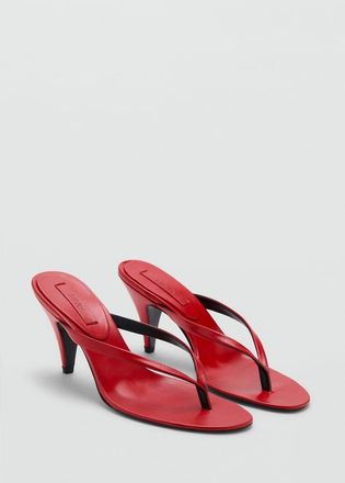 Mango starring Hailey Bieber - Zehensteg-Sandaletten aus 100% Leder in Rot mit Absatz