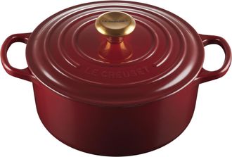 LE CREUSET Le Creuset Signature Gusseisen-Bräter mit Deckel, Ø 24 cm, Rund, Für alle Herdarten und Induktion geeignet, Volumen: 4,2 l, 4,305 kg, Garnet, 21177249