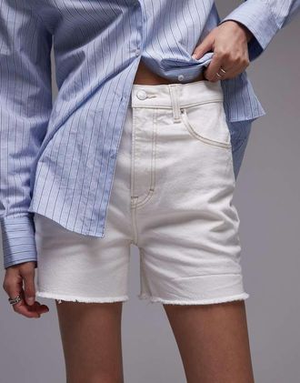 Tommy Jeans Short mom en denim effiloch&eacute; - Blanc d&eacute;lav&eacute;