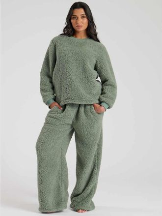 Loungeable Ensemble confort pull et pantalon ample en imitation peau de mouton - Vert
