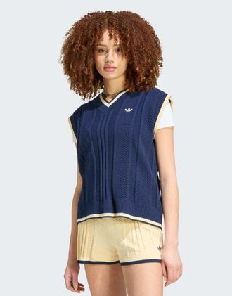 adidas Originals Strickweste mit Zopfmuster in Warm Vanilla-Gelb