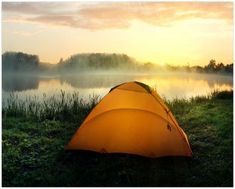 Wallario Poster - Morgend&auml;mmerung am Seeufer in Premiumqualit&auml;t, Gr&ouml;&szlig;e: 40 x 50 cm