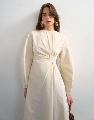 Topshop Robe mi-longue &agrave; ourlet asym&eacute;trique et d&eacute;tail nou&eacute; - Blanc cass&eacute;