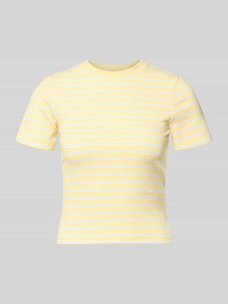 Only Slim Fit T-Shirt mit Viskose-Anteil Model: LUPE