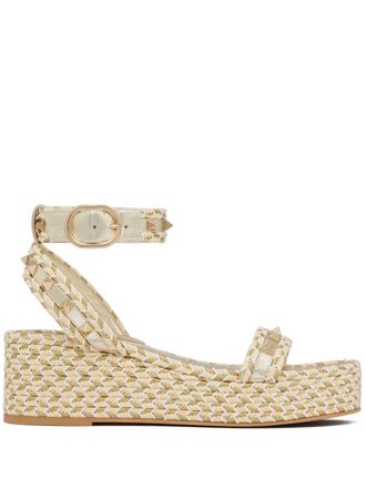 Valentino Garavani sandales Rockstud 45 mm à plateforme - Tons neutres