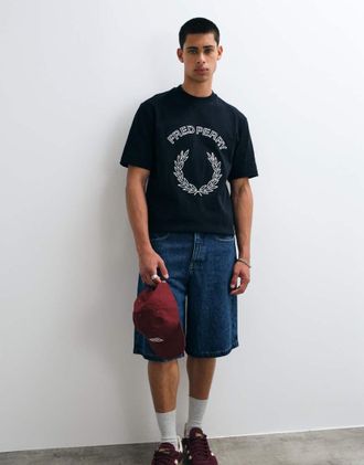 Fred Perry T-Shirt mit Tartan-Applikationslogo in Marineblau