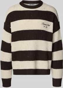 Review Strickpullover mit Label-Stitching