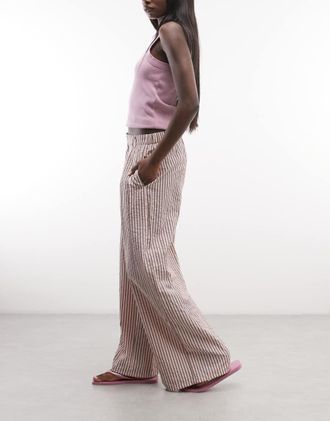 Daisy Street Pantalon ample &agrave; rayures avec patte de boutonnage asym&eacute;trique - Rose et marron