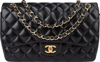 Chanel Crossbody Bags - Chanel Quilted Lambskin 24K Gold Jumbo Double Flap - Gr. unisize - in Schwarz - f&uuml;r Damen