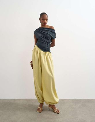Topshop Pantalon bouffant &agrave; taille large - Babeurre-Jaune