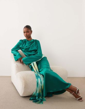 Daska Robe longue drap&eacute;e en satin avec liens contrastants - Vert