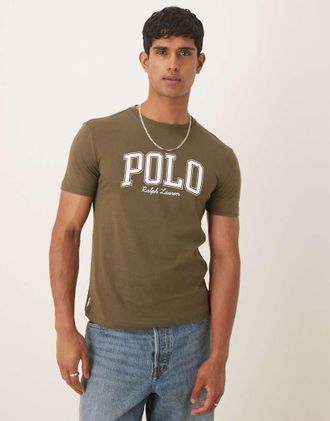 Polo Ralph Lauren T-shirt à logo manuscrit style universitaire - Vert olive