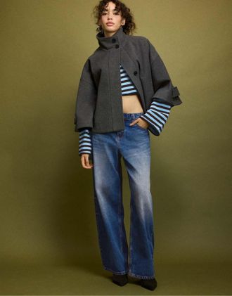Stradivarius Mantel im Cape-Stil mit Filzstruktur in Grau