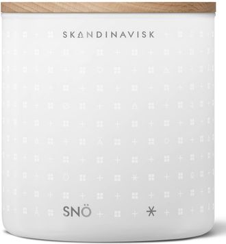 Skandinavisk SN&Atilde;- Schnee Duftkerze. Duftnoten: Gefrorene W&auml;lder und vereiste Beeren, der scharfe, frische Atem der Minusgrade. 400 g