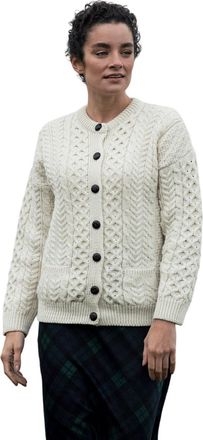 Aran Woollen Mills Irischer Cardigan Strickjacke mit Fronttaschen und Kn&ouml;pfen | Supersoft Strickcardigan aus Merinowolle f&uuml;r Damen (Natur, M)