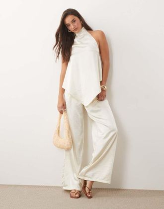 Missy Empire Missy Empire - Pantalon densemble large en satin - Cr&egrave;me-Blanc