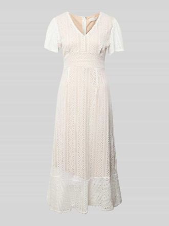Apricot Midikleid aus H&auml;kelspitze mit V-Ausschnitt