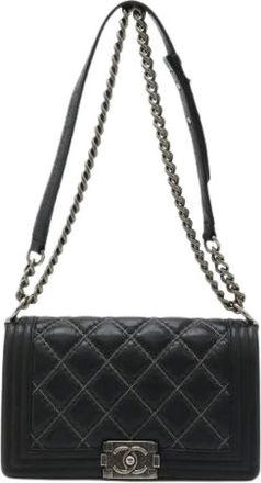 Chanel Sac bandouli&egrave;re pr&eacute;-poss&eacute;d&eacute; Boy 25 en cuir orn&eacute; de perles - Femme - Pre-owned - Noir - Taille: ONE Size
