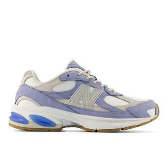 New Balance Unisexe 2010 en Gris, Su&egrave;de/Mesh, Taille 37.5 Large