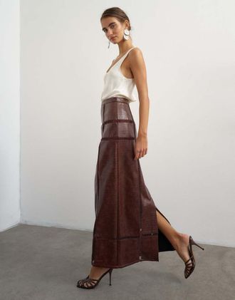 Topshop Premium-Maxirock aus Kunstleder mit Cutwork-Details in Schokobraun