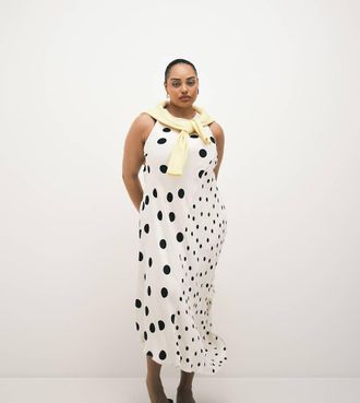 Asos Curve ASOS DESIGN Curve - Robe mi-longue &agrave; pois vari&eacute;s avec dos nageur et ourlet asym&eacute;trique - Noir-Multicolore