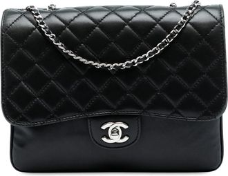 Chanel Hobo Bags - Medium Quilted Lambskin Clams Pocket Accordion Fla - Gr. unisize - in Schwarz - f&uuml;r Damen