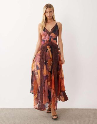 Asos robe longue caraco en satin et mousseline m&eacute;lang&eacute;s avec appliqu&eacute; en dentelle et imprim&eacute; abstrait &agrave; col V-Multi