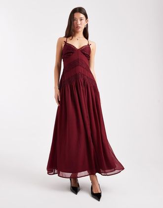 Miss Selfridge Maxi-Tr&auml;gerkleid aus Chiffon und Spitze in Blutrot