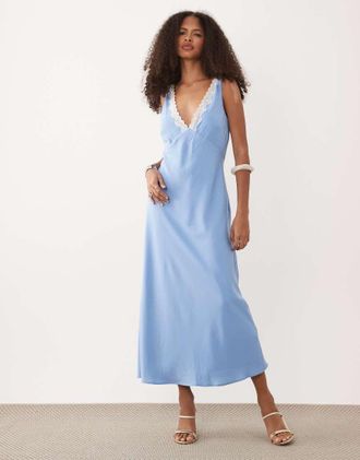 Abercrombie & Fitch Robe nuisette longue &agrave; col V et bords en dentelle - Bleu