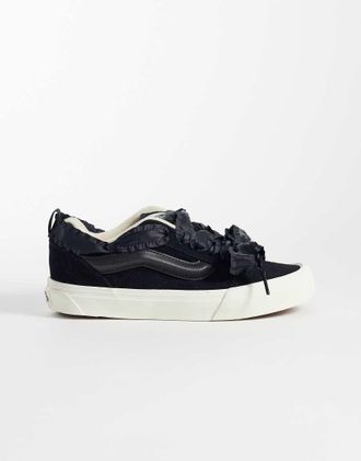 Vans Knu Skool - Sneaker in Schwarz mit Spitzendetails