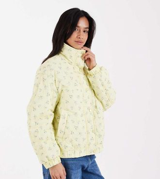 Asos Petite ASOS DESIGN Petite - Bomber matelass&eacute; &agrave; petites fleurs et empi&egrave;cement sup&eacute;rieur - Babeurre-Jaune