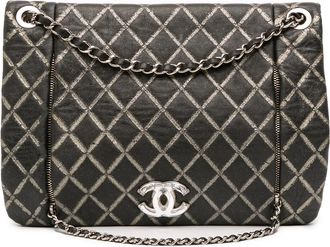 Chanel Hobo Bags - Quilted Metallic Distressed Lambskin CC Crystal Fl - Gr. unisize - in Schwarz - für Damen