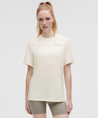 lululemon Trainings-Kurzarmshirt aus Jersey Grafik für Frauen - Größe 10 in Light Ivory