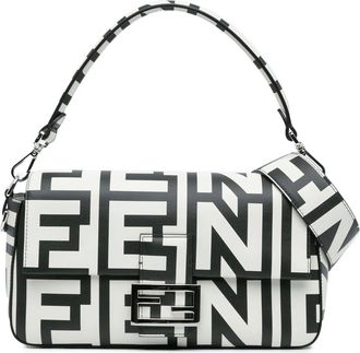Fendi Hobo Bags - Marc Jacobs Nappa Vitello King Logo Print Baguette - Gr. unisize - in Weiß - für Damen