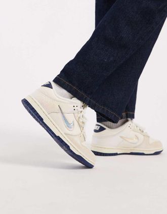 Nike Dunk Low - Sneaker in gebrochenem Wei&szlig;/Schimmernd-Neutral