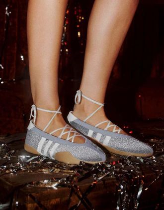 adidas Originals Exclusivit&eacute; ASOS - adidas Originals - Taekwondo Mei - Baskets style ballerines &agrave; paillettes - Argent&eacute;