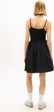 Tommy Jeans Spaghettikleid TJW RIB POPLIN MIX STRAPPY DRESS Super Slim mit Falten am Rock