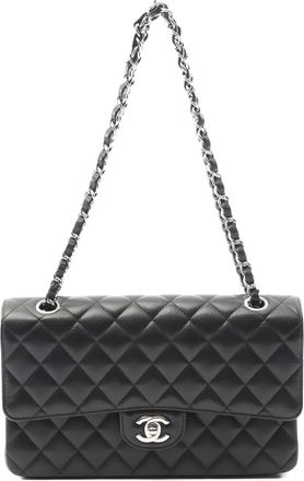 Chanel Schultertasche aus Matelassé-Leder - Schwarz