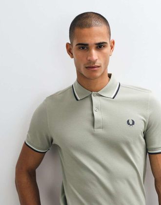 Fred Perry polo &agrave; liser&eacute;s noirs et blancs en vert p&acirc;le