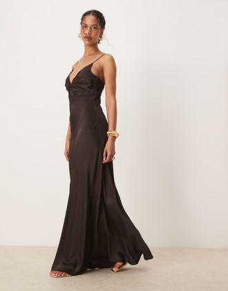 Mango Robe trap&egrave;ze caraco longue en satin avec d&eacute;tails fronc&eacute;s sur le buste - Chocolat-Marron