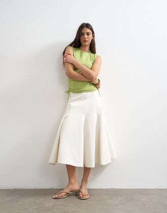 Topshop Jupe longue en jean coupe ajust&eacute;e et &eacute;vas&eacute;e - &Eacute;cru-Blanc