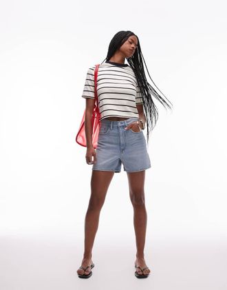 Arket Short en jean rigide &agrave; taille mi-haute avec cinq poches - Bleu moyen d&eacute;lav&eacute;
