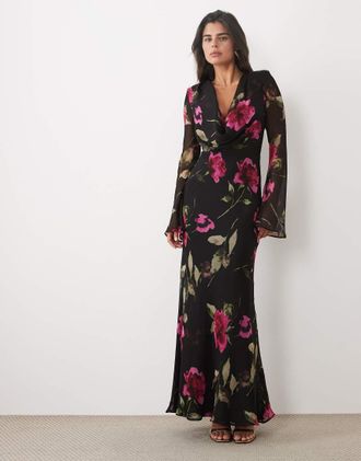 Asos robe longue en mousseline &agrave; col b&eacute;nitier imprim&eacute; fleuri rose fonc&eacute;-Multi