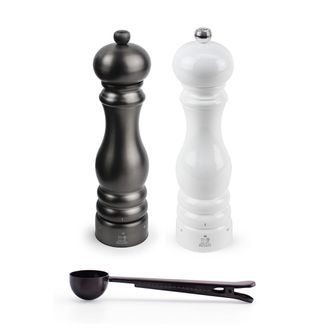 Peugeot Peugeot Paris Chef Carbone uSelect Pfefferm&uuml;hle aus Edelstahl, 22 cm, Carbon-Finish, mit wei&szlig; lackierter Salzm&uuml;hle, mit Edelstahl-Gew&uuml;rzschaufel / Beu