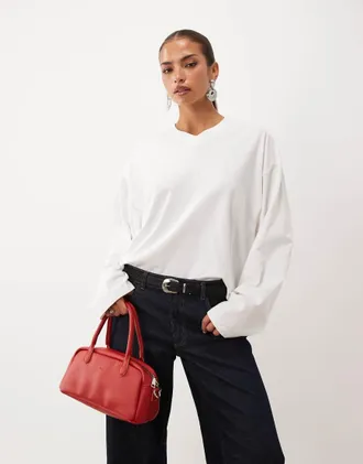 Lioness Bloom t-shirt oversize &agrave; manches longues et col V en blanc