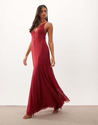 Asos robe longue en tulle &agrave; d&eacute;collet&eacute; plongeant rouge