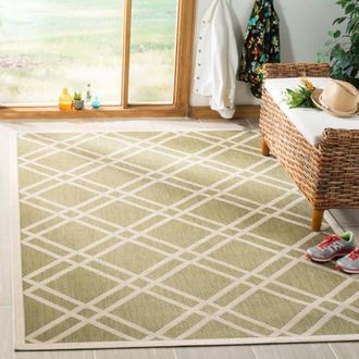 Safavieh Tapis Géométrique pour Salon, Salle à manger, Chambre à coucher - Imperméable à leau - Courtyard Collection, Tapis à poil court, Vert et beige, 201 X 